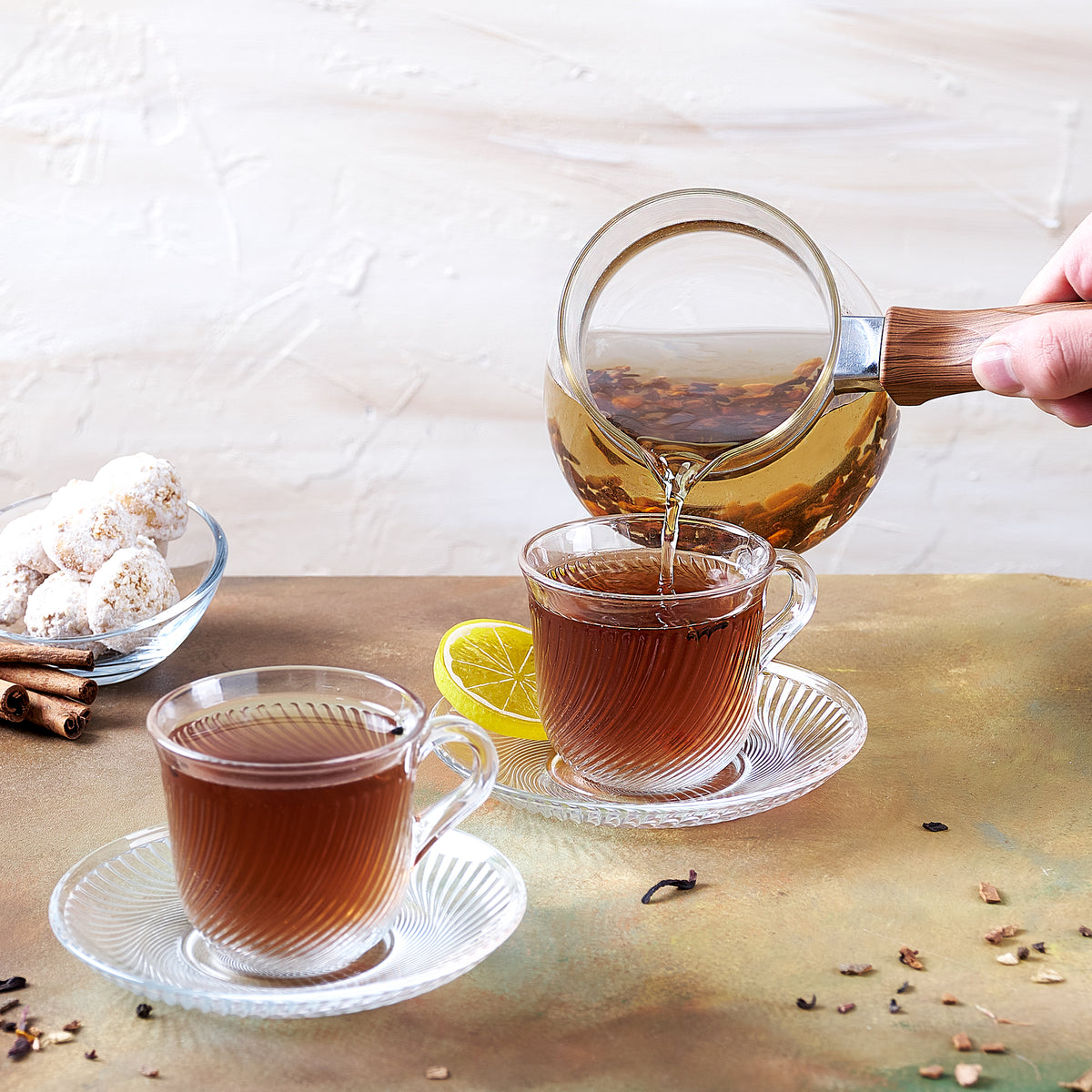 GlassCoffeePotwithWoodHandle3_1200x1200.jpg?v=1638634025