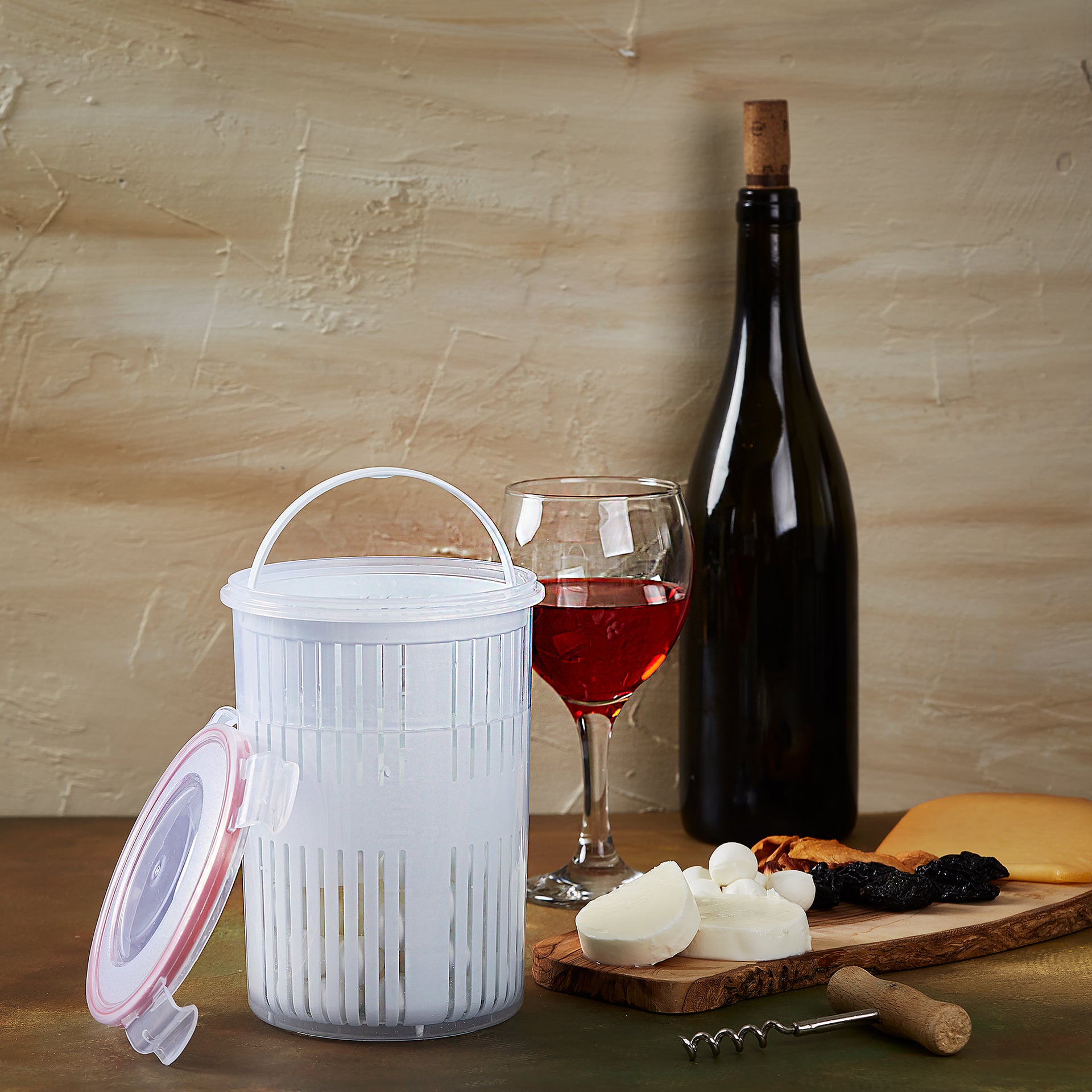 home pickle container with strainer